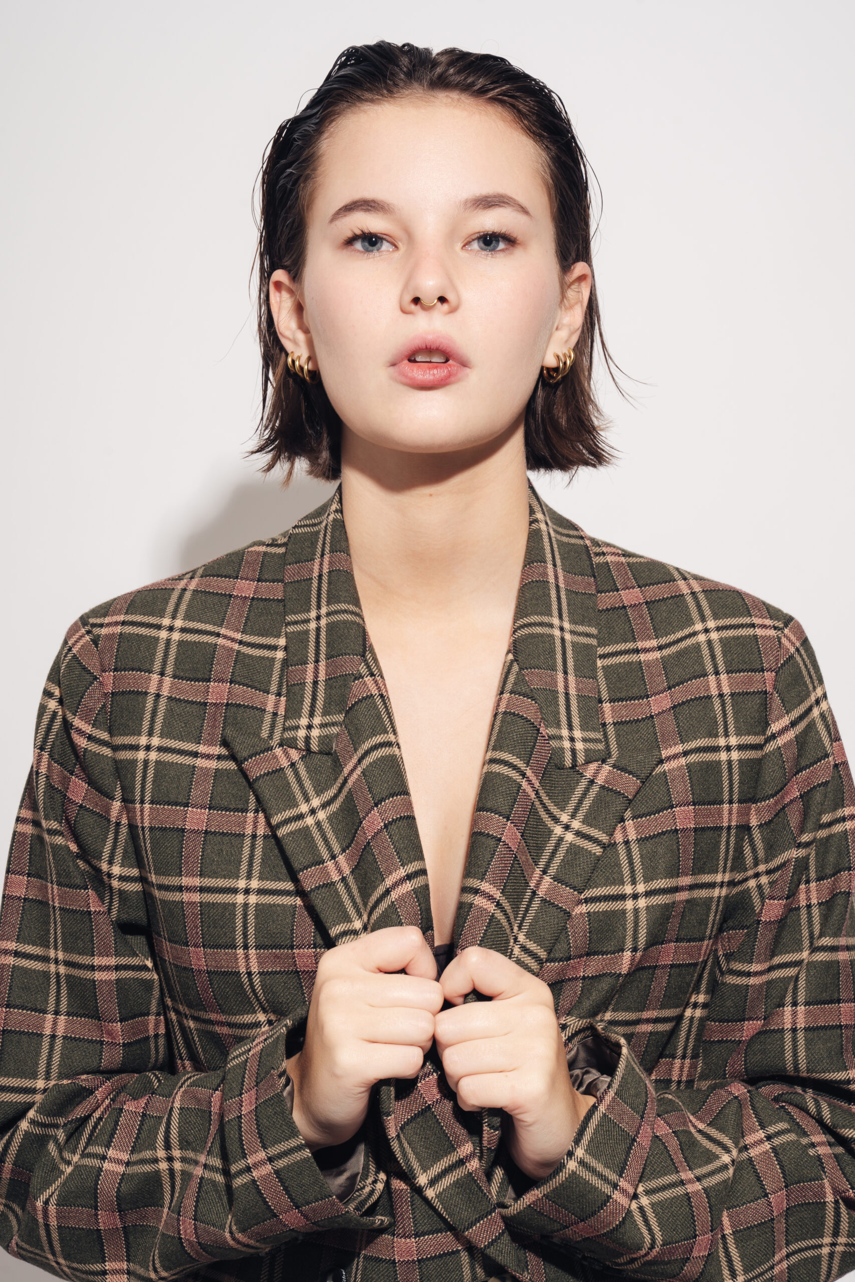 ALEXANDRA ROBERTS – Actor / Model